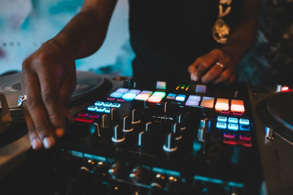 The Vinyl Revival: Why Physical Music is Making a Comeback - Oddsac